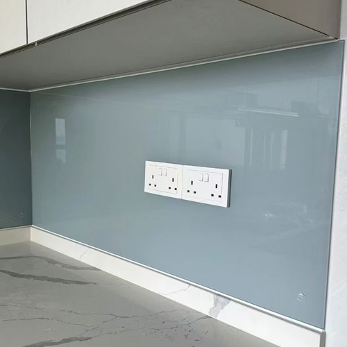 Kitchen wall backsplash with back painted glass