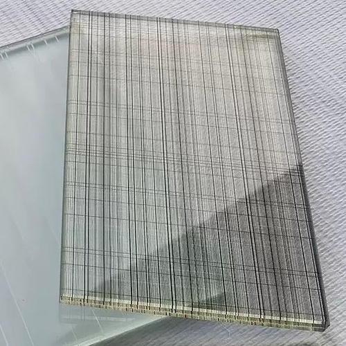 Laminated glass with metalic decorative interlayer